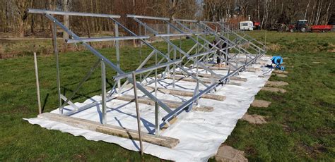System montażu paneli PVGROUP na gruncie na 4 panele w pionie 2x2