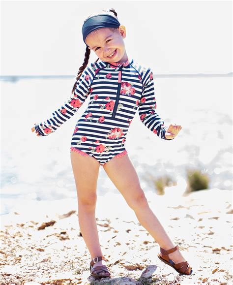 Babe Girl Swimsuit Strip Xxx Porn