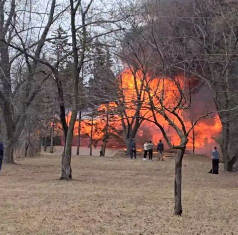 У США літак впав на житловий будинок жертвами стали всі пасажири відео Новини За кордону Ukr Net