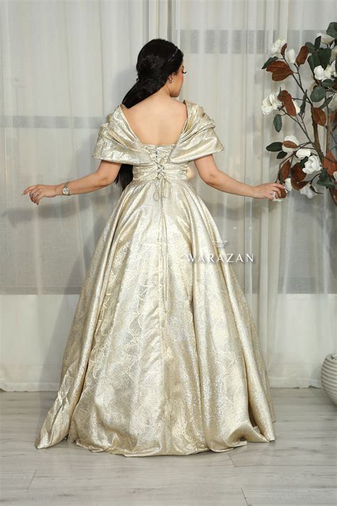 فستان ملكي بتصميم عصري