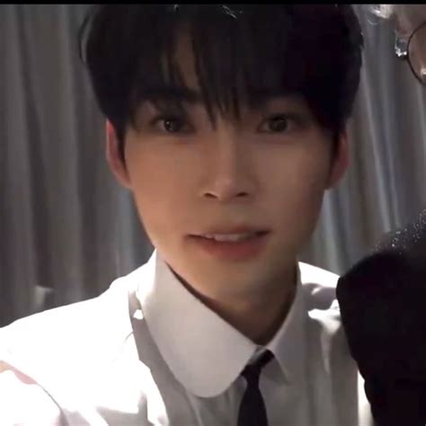 Sung Hanbin Zb1 Icon Lq In 2024 Hanbin Singing Photocard