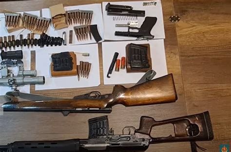 პოლიციამ თბილისსა და რეგიონებში უკანონო ცეცხლსასროლი იარაღები და საბრძოლო მასალა ამოიღო