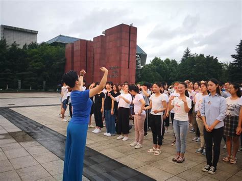 重庆，用手语向祖国母亲献礼 共青团重庆师范大学委员会