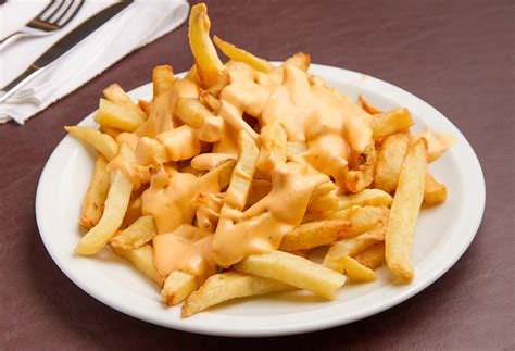 Papas Fritas Con Cheddar Rojo Y Negro Restaurant
