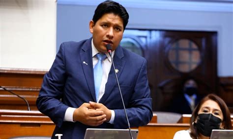 Ilich López tras votar a favor del voto de confianza Es una decisión