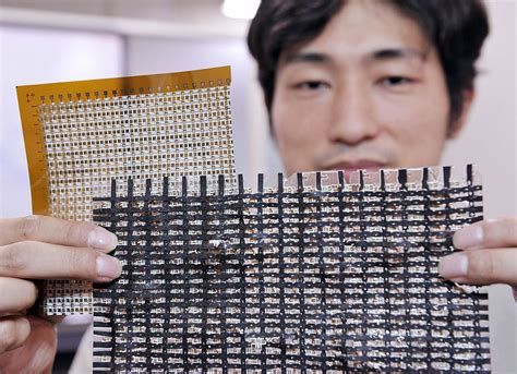 Tiny Transistors Smaller Than Hair Strand Expected To Help Fabricate