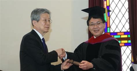 일본서도 사랑 순국 80주기 윤동주 日모교서 명예박사 됐다