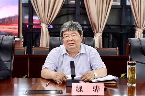 学校召开2024年安全工作委员会第三次会议暨校园风险防控第七次专题调度会 文明风