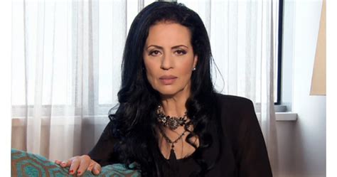 Славка Калчева пее на сватбите на внуците