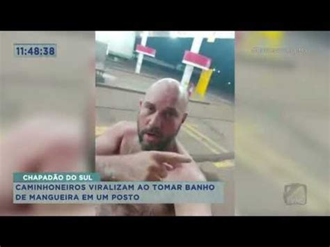 Caminhoneiros Viralizam Ao Tomar Banho De Mangueira Em Posto Vídeos