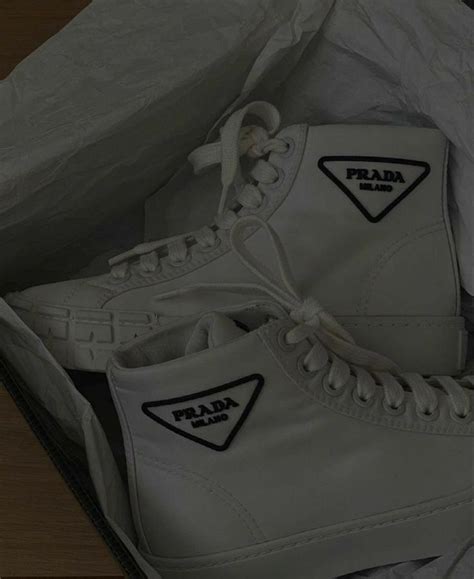 Pin By Betulkoc🍒 On • 𝚂 𝙷 𝙾 𝙴 𝚂 Girls Shoes Pretty Shoes Sneakers