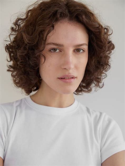 Emilli Cestari Model Detail By Client