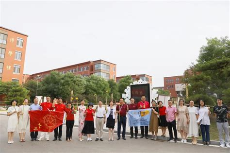 一举夺“葵”！济南大学城实验高中教师为至善学子高考送行 高中校园 济南教育 济南学校 济南考试 舜网教育