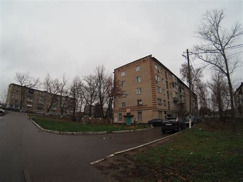 Пятиэтажный дом с надписью Слава КПСС 1968 Михнево фото 2019 года