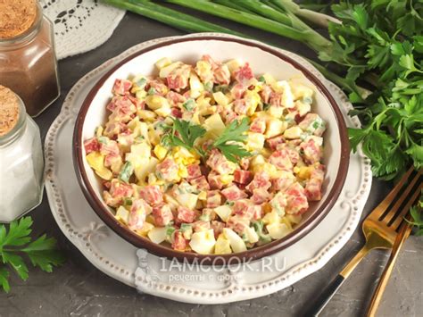 Салат с копченой колбасой и яйцами — рецепт с фото пошагово