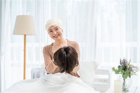抗がん剤治療後は髪の毛が薄い？髪の毛が抜ける仕組みと治療後の経過や髪の毛のケア方法 おまもりアートメイク