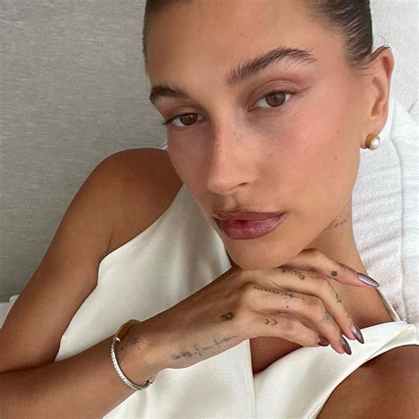 How To Get Hailey Biebers Chocolate Glazed Donut Manicure