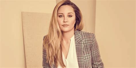 Amanda Bynes Debuts Pink Hair On Her New Instagram Account Check It