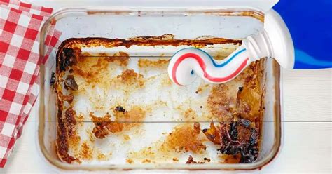 Посуд буде чистим і блискучим безпомилковий трюк як швидко очистити скляну форму для випічки