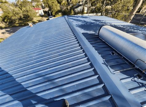 Roof Made Of Tin Keep The House Cool In Summer
