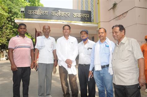 कलेक्टर से स्मार्ट सिटी के नाम पर अवैध काम पर तत्काल रोक लगाने मांग