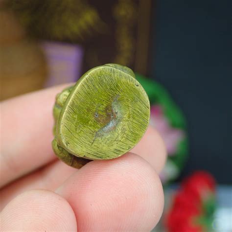 Ngang Statue Thai Love Amulet Paladkik Small Buddha Talisman