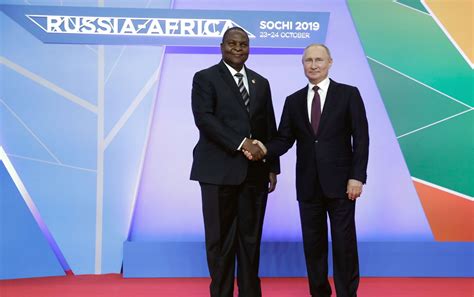 普京：俄方将尽其所能支持中非共和国政府稳定国内局势的努力 2019年10月24日 俄罗斯卫星通讯社