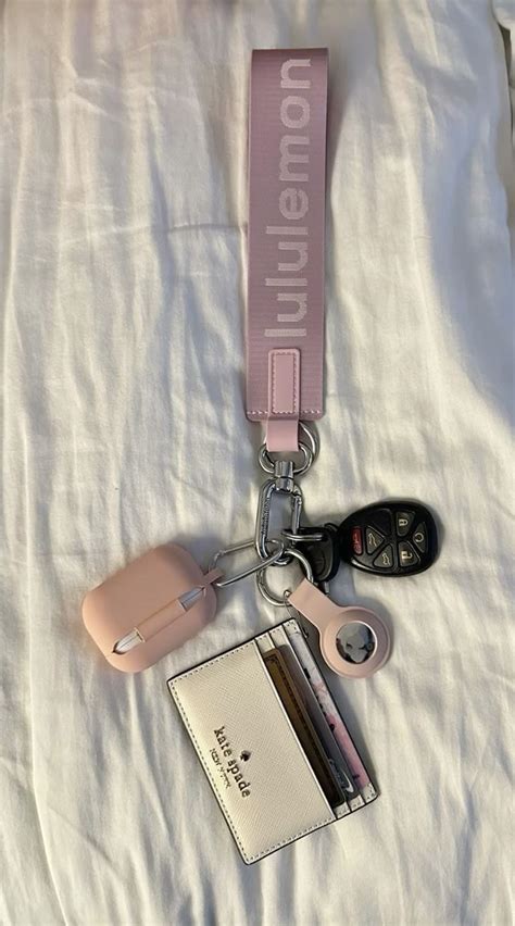 Pin By Krisale On Moda Y Belleza Girly Car Accessories Car Keychain