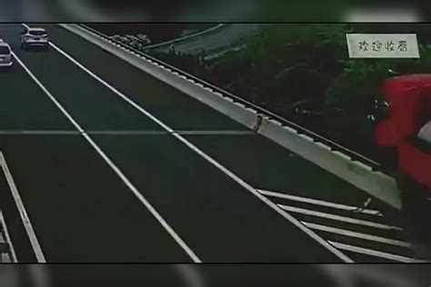 监控实拍某高速油罐车发生惨烈车祸整个高架桥都在震动 高架桥 车祸 震动