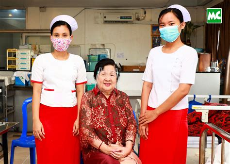 ဆည်းဆာရိပ် ဂီလာန ဘိုးဘွားရိပ်သာတွင် သွားရောက်၊ လှူဒါန်းခဲ့တဲ့ ဝါဝါဝင်းရွှေ