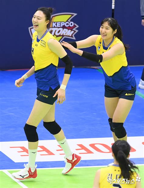 양효진 정지윤 칙칙폭폭 기차놀이[포토] 나무뉴스