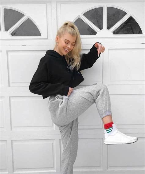 Pin En Loren Gray Ropa Gris Ropa Atuendo