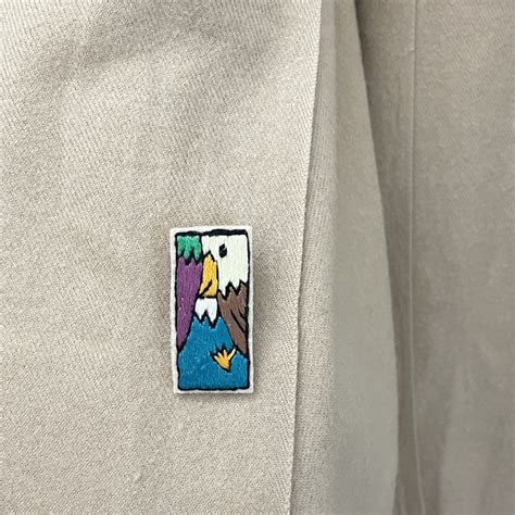 原創設計訂製 L 客製化刺繡胸針 刺繡別針 插畫胸針 客製圖刺繡 蝦皮購物