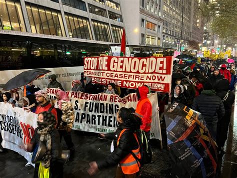 Gaza War Protest Draws 200 Ny Public Library Ny Times In Midtown