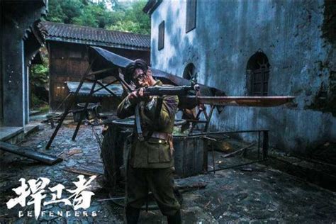 捍卫者精神薪火相传 两代军人亮相《捍卫者》首映