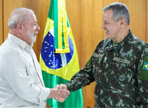 Governo Federal Anuncia Troca No Comando Do Exército