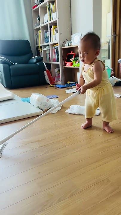 한 살 아이가 청소하는 방법 Youtube