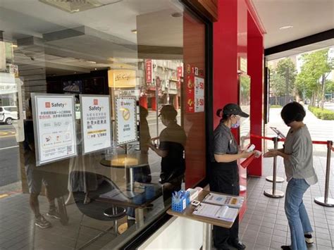 速食解禁 摩斯、漢堡王可內用 麥當勞仍不開放 生活 中時