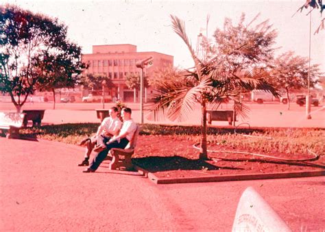 Dois amigos na Praça Raposo Tavares Anos 1960