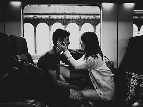 5 Quotes Ini Paling Menggambarkan Perasaan Pasangan LDR Alias Long Distance Relationship