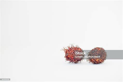 이국적인 과일 Rambutan 흰색 배경에 고립 건강 한 먹는 다이어트 음식 가지별 꽃송이에 대한 스톡 사진 및 기타 이미지