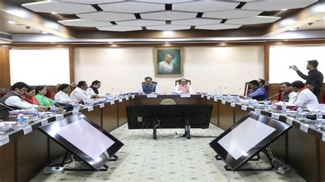 Shivraj Cabinet Meeting कर्मचारियों को चतुर्थ पे स्केल युवाओं को हर