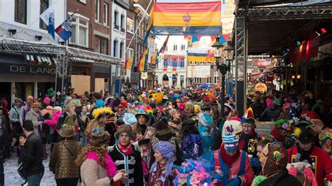 Vastelaovend Venlo Buitenbars En Spontane Muziek Op Straat 1limburg