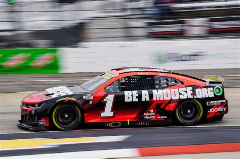 ชมลีลาการขับสุดระห่ำของ Ross Chastains นักแข่ง Nascar ที่ไล่แซงรถได้