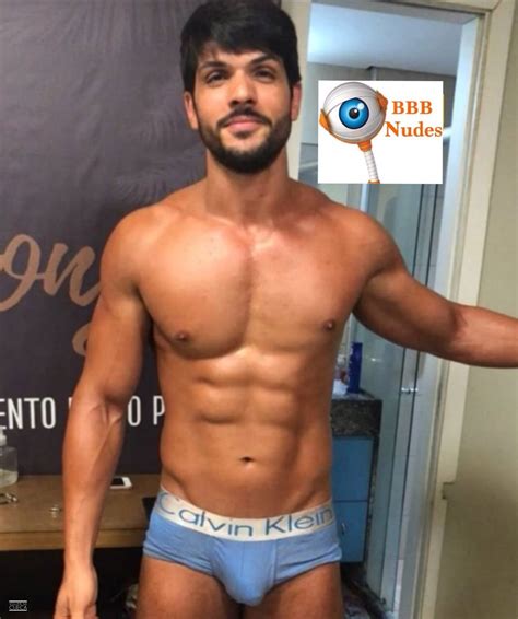 Ex BBB Lucas Fernandes volumão na cueca Volume na Cueca