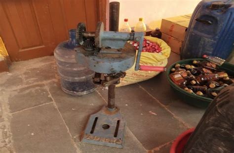 The Illegal Liquor Factory Was Operating In A House In Khandwa खंडवा