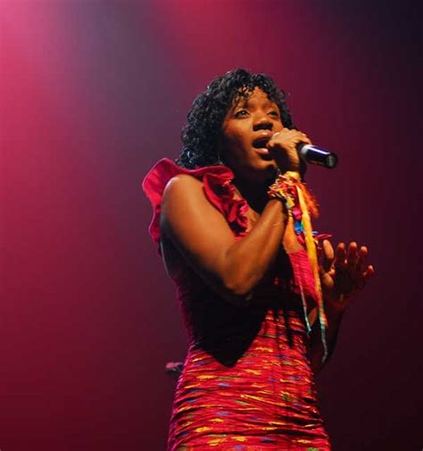 Photos et vidéos Loriane Zacharie en concert au CMAC