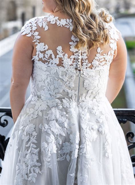 Plus Size A Line V Neck Floor Length Tulle Wedding Dresses With