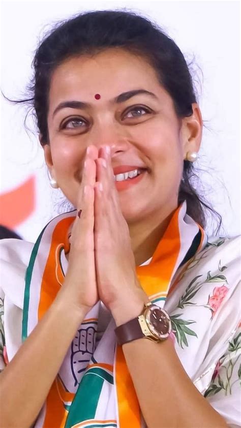 अविवाहित आमदार प्रणिती शिंदेंचं गोड राजकारण Praniti Shinde Sakal