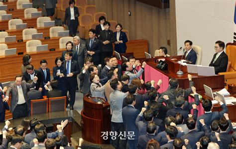 국민의힘 지지율 반등···‘윤석열 대 이재명 내란 사태 정쟁화 효과